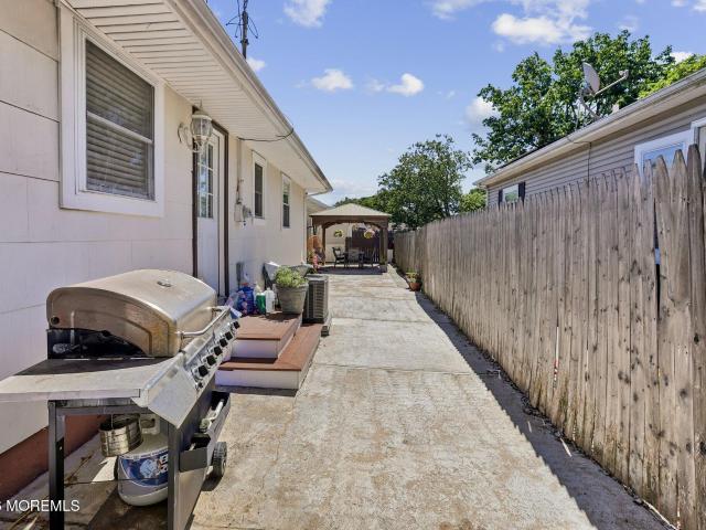 525 Jackson Avenue