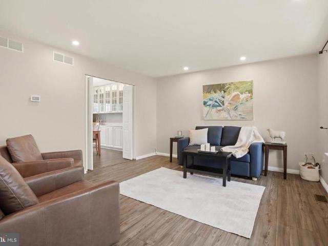 525 Loughton Lane