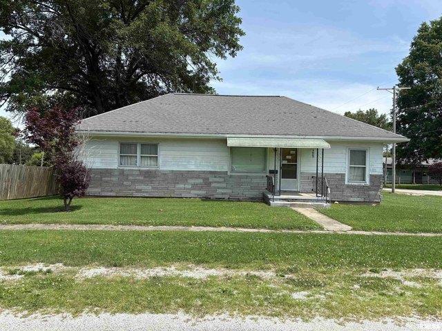 525 Miller St, Nokomis, IL 62075
