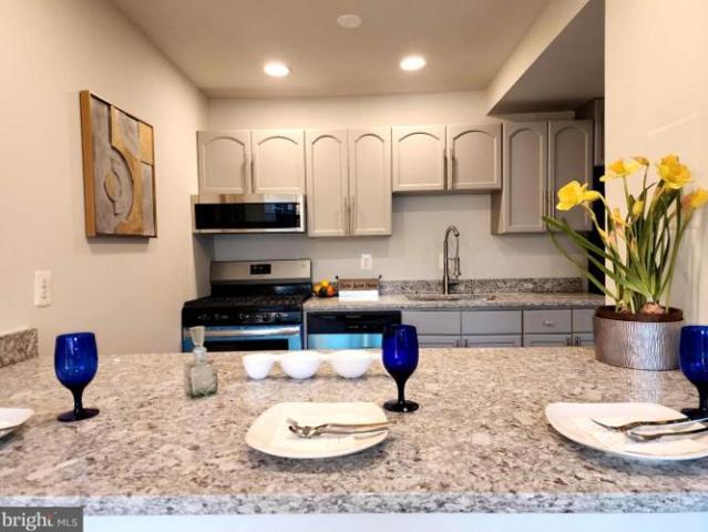 525 N Armistead St #T2, Alexandria, VA 22312