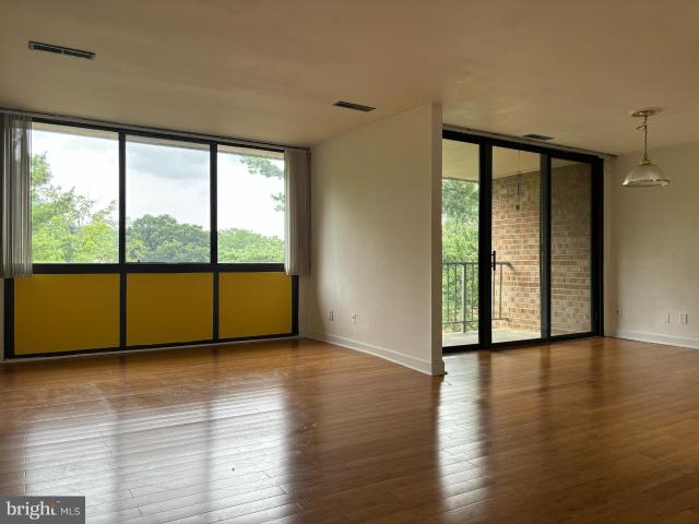 525 N Armistead St, Unit 302, Alexandria, VA 22312 | MLS #VAAX2058