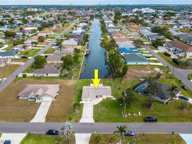 525 SE 11th Ct, Cape Coral, FL 33990