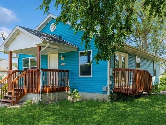 525 SE 9th St, Des Moines, IA 50309