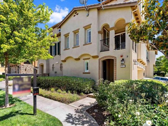 525 Selby Lane #2, Livermore, CA 94551