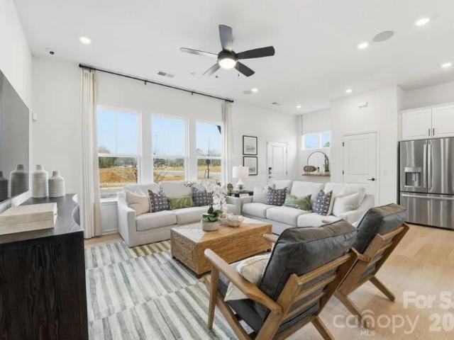 525 Silver Star Boulevard