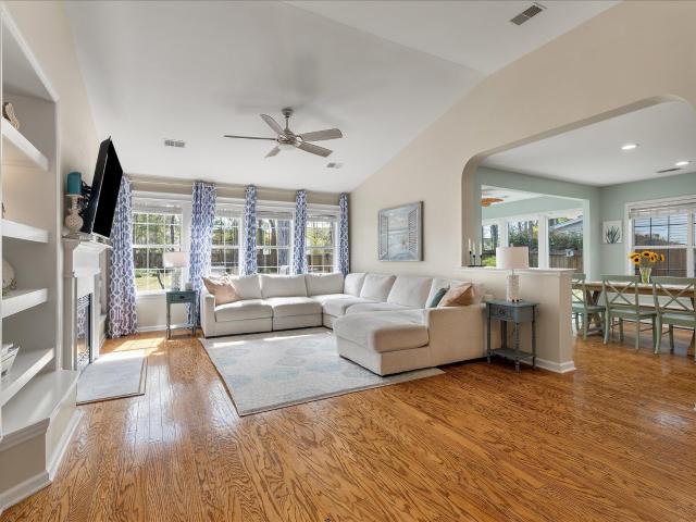 525 Pointe Of Oaks Road