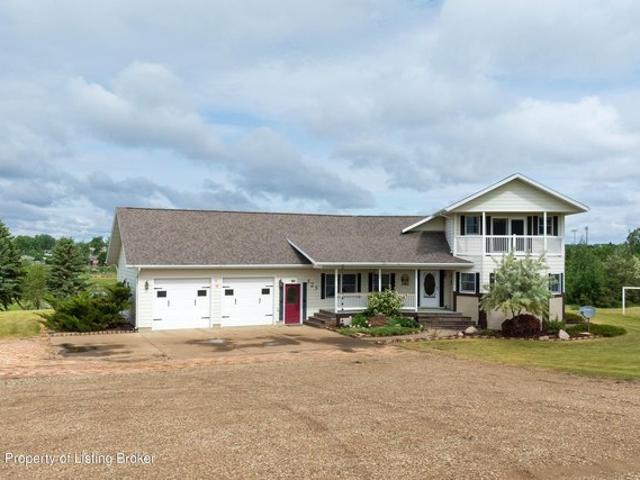 525 River Dr, Dickinson, ND 58601
