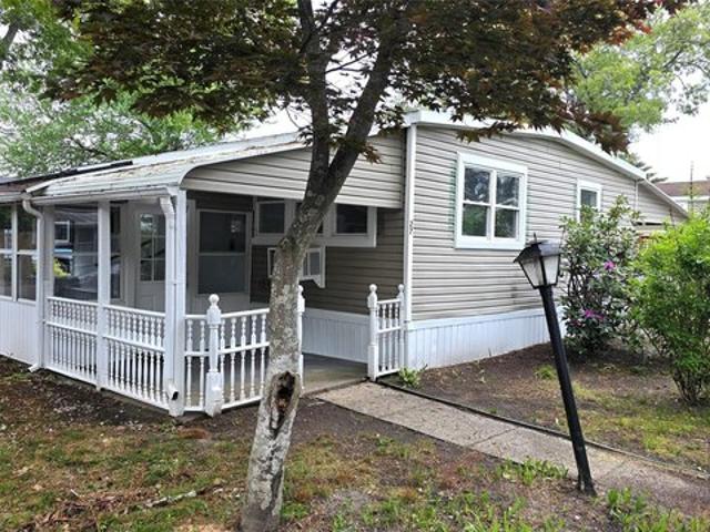 525 Riverleigh Birch Ave Unit 27, Riverhead, NY 11901