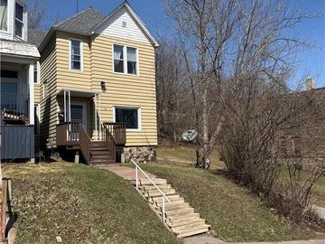 525 W 4th St, Duluth, MN 55806