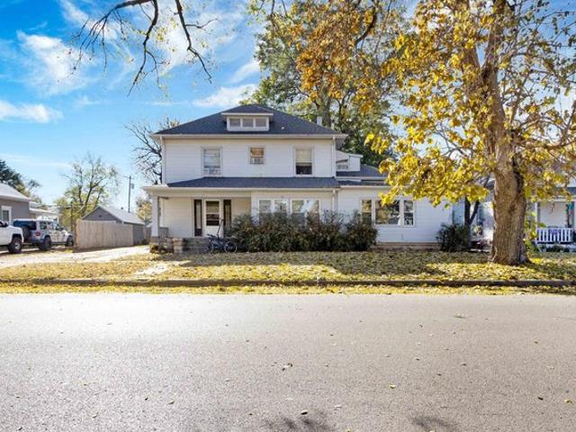 525 W 8th St, Junction City, KS 66441