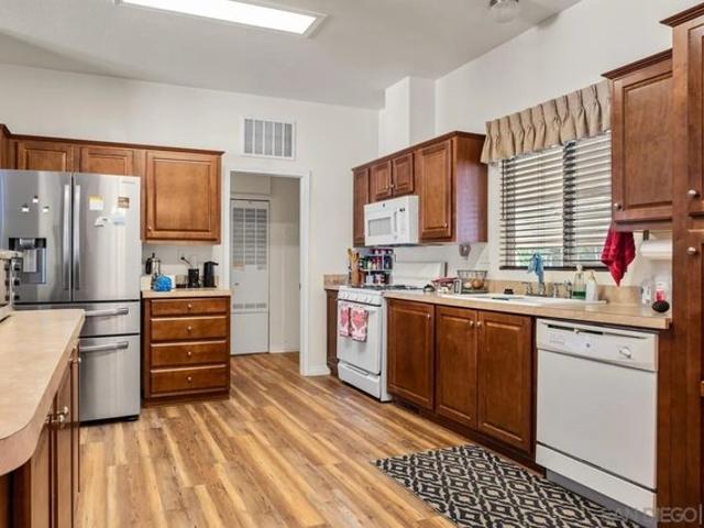 525 W El Norte Pkwy Spc 75, Escondido, CA 92026