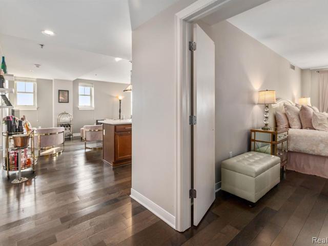 525 W Lafayette Boulevard # 16B