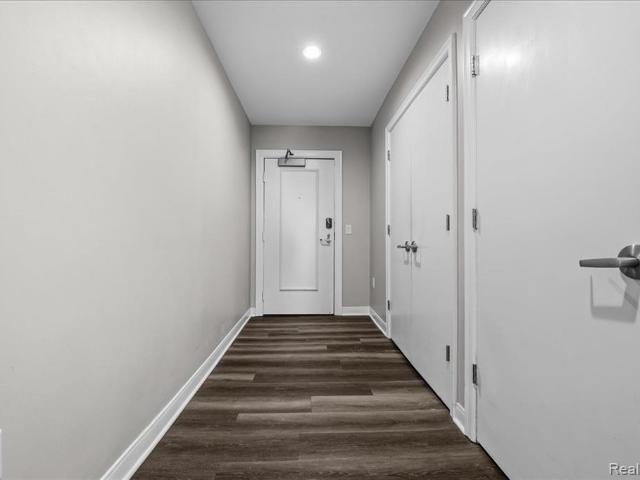 525 W Lafayette Boulevard # 16D