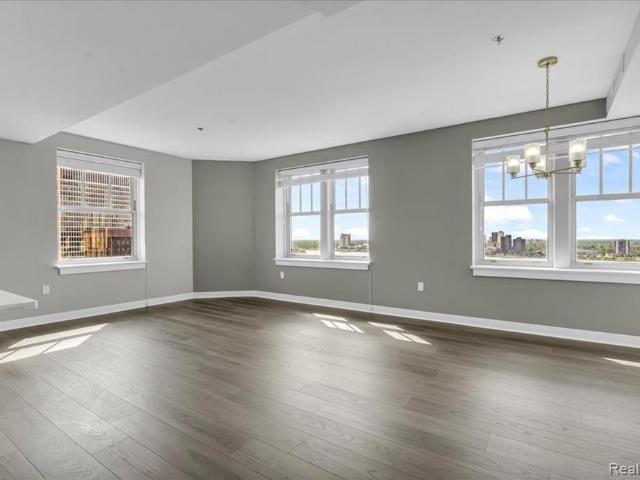 525 W Lafayette Boulevard # 18E