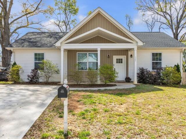 525 W Peachtree St, Woodruff, SC 29388