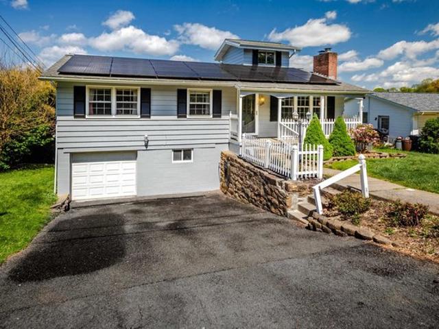 525 Woodhaven Dr, Morgantown, WV 26505