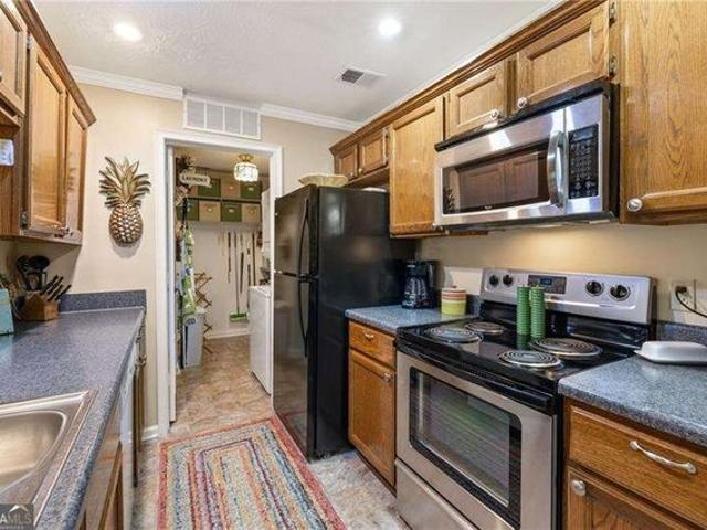 525 Warm Springs Cir, Roswell, GA 30075