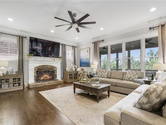 525 Willow Oak Way