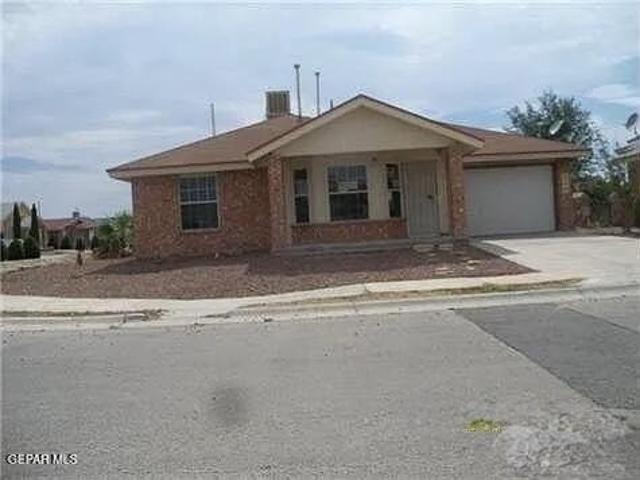 525 Von Bargen Dr, Horizon City, TX 79928