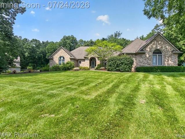 5264 Pinewood Dr, Genoa Township, MI 48116
