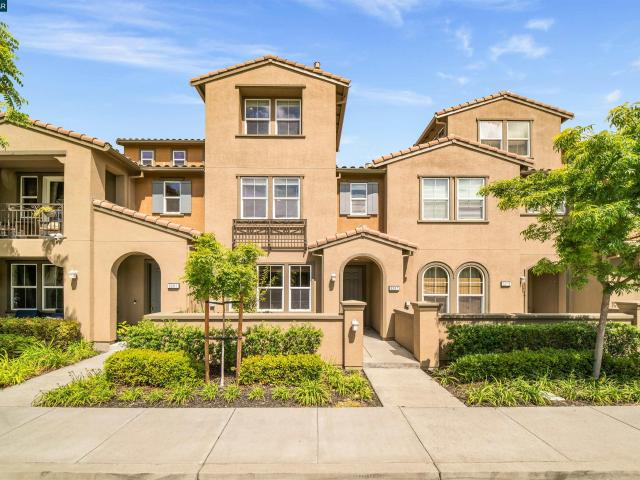 5267 Fioli Loop