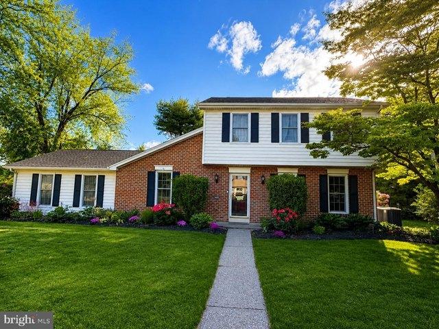 5269 Meadowbrook Dr, Mechanicsburg, PA 17050
