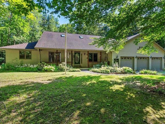 5262 Maple Ln, Oconto Falls, WI 54154