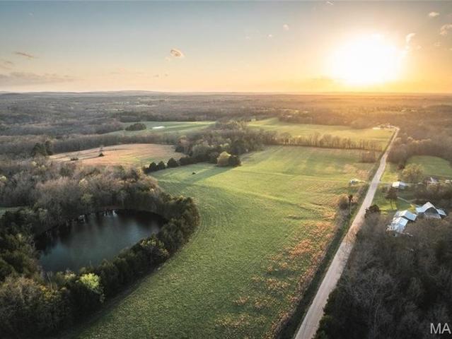5262 Pinkston Rd, Ste Genevieve, MO 63670