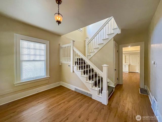 5262 15th Avenue NE