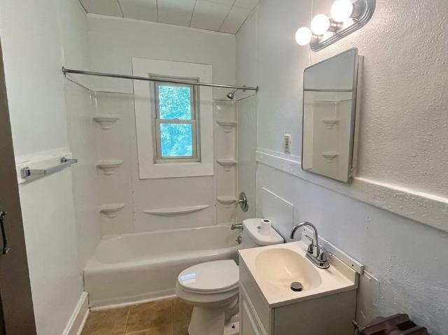 526 532 E 8th St. 2 Bedroom Apartment for Rent at 526 E 8th St, Alton, IL 62002 Alton