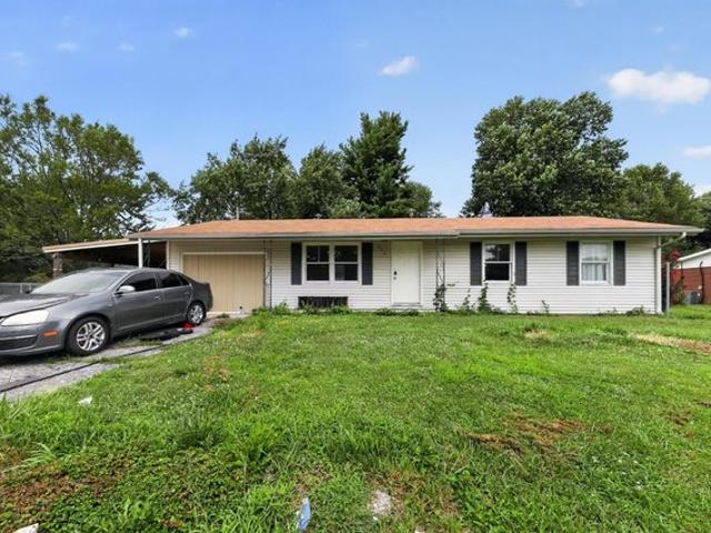 526 Clearview Ln, Versailles, IN 47042