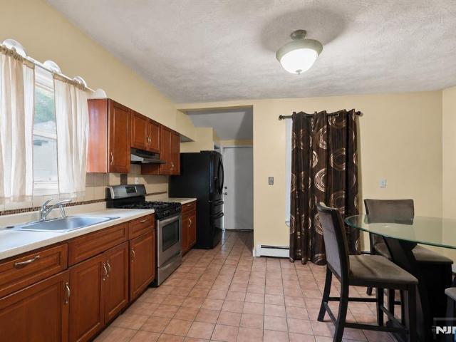 526 E 25th Street