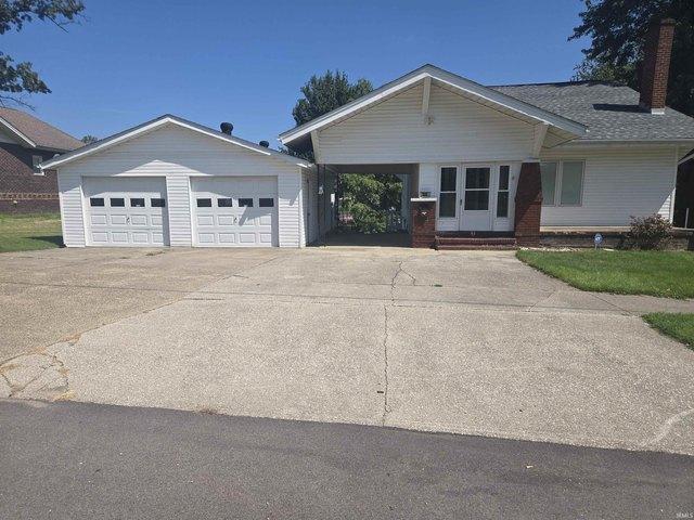 526 E Washington St, Oakland City, IN 47660