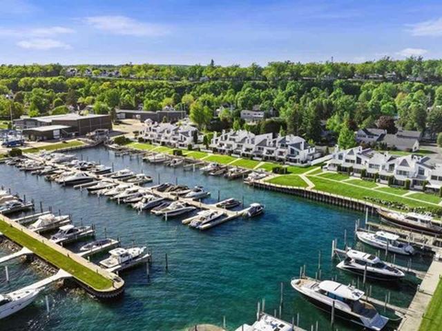 526 E Bay St, Harbor Springs, MI 49740