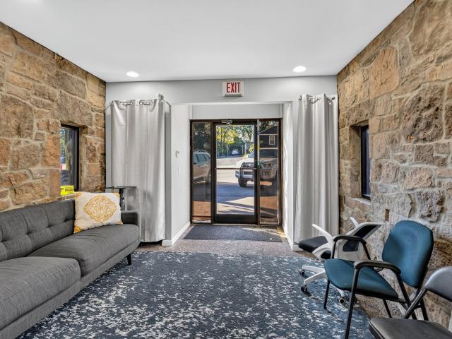 526 E Iris Dr