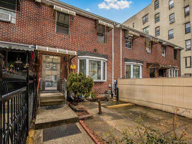 526 East 139th Street | Compass