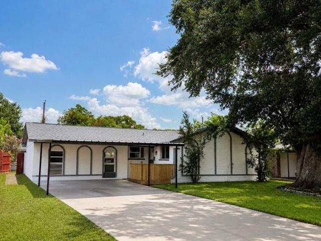 526 Hidden Valley Dr, Houston, TX 77037