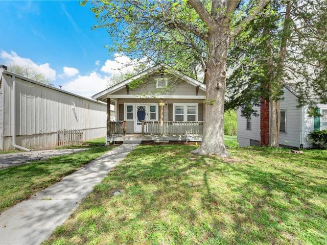 526 Oak St, Leavenworth, KS 66048 | MLS #2615