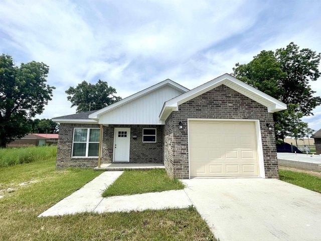 526 Maple St, Trumann, AR 72472