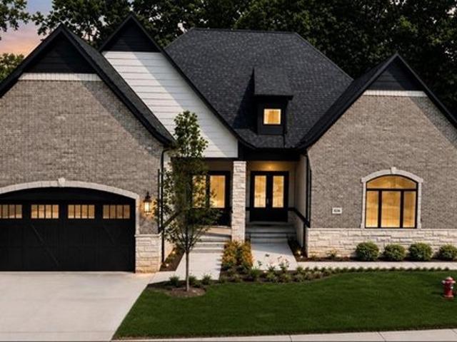 526 Maplehill Rd, Rochester Hills, MI 48306