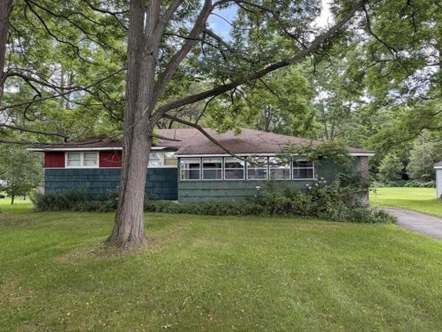 526 Mason St, Morrisonville, NY 12962