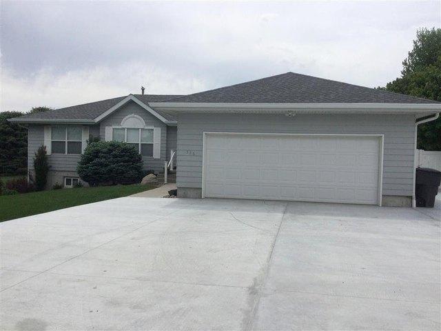 526 N Willson St, Blue Hill, NE 68930