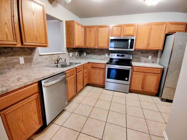 526 N Dover 3 Bedroom Apartment for Rent at 526 N Dover Ave, Lubbock, TX 79416 North by Northwest