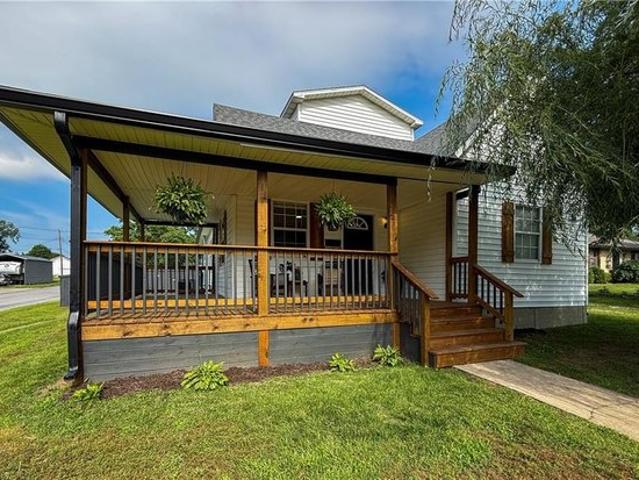 526 S West St, Nevada, MO 64772