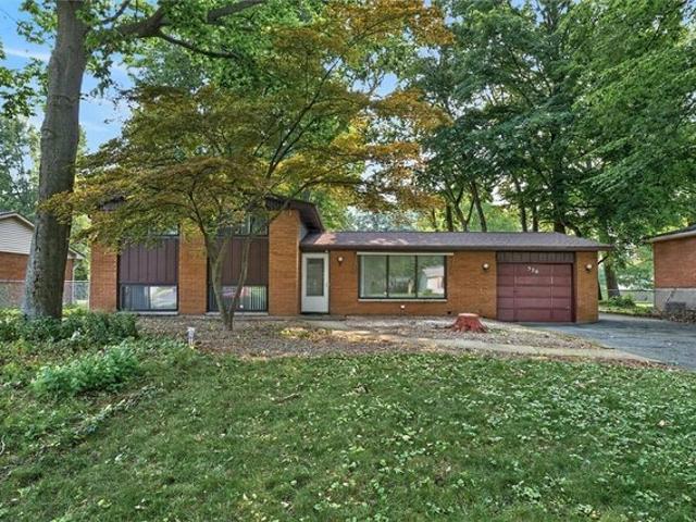 526 Sharon Dr, Rochester, NY 14626