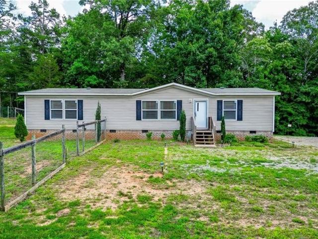 526 Silver Falls Rd, Cleveland, GA 30528