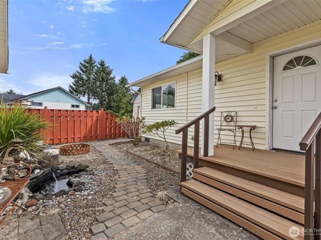526 Sunset Ave NE, Ocean Shores, WA 98569