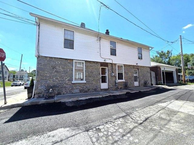526 Pearl St, Catasauqua, PA 18032