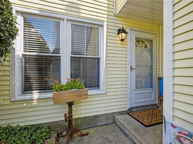 526 Pine Tops CT