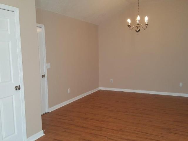526 Rose Cottage Cir